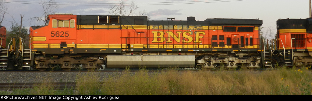 BNSF 5625